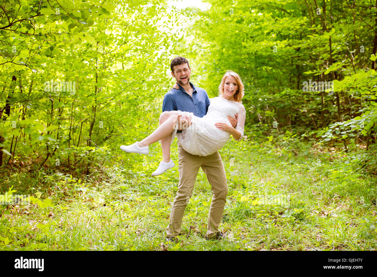 Beautiful couple hug hi-res stock photography and images - Alamy