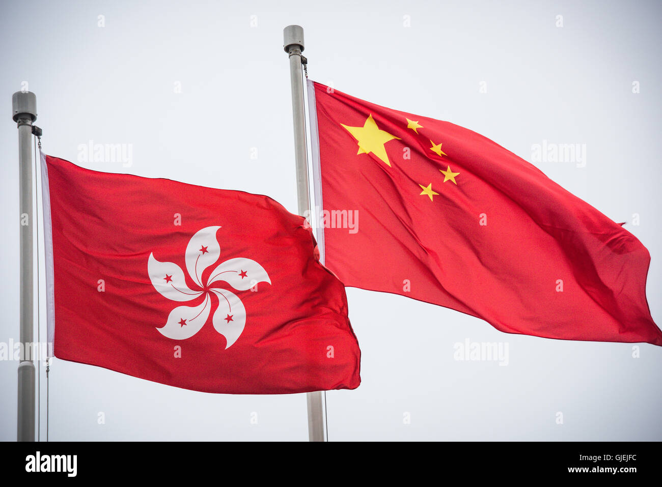 Hong Kong,Hong Kong SAR,China.15th December 2015.The Hong Kong (L) flag ...