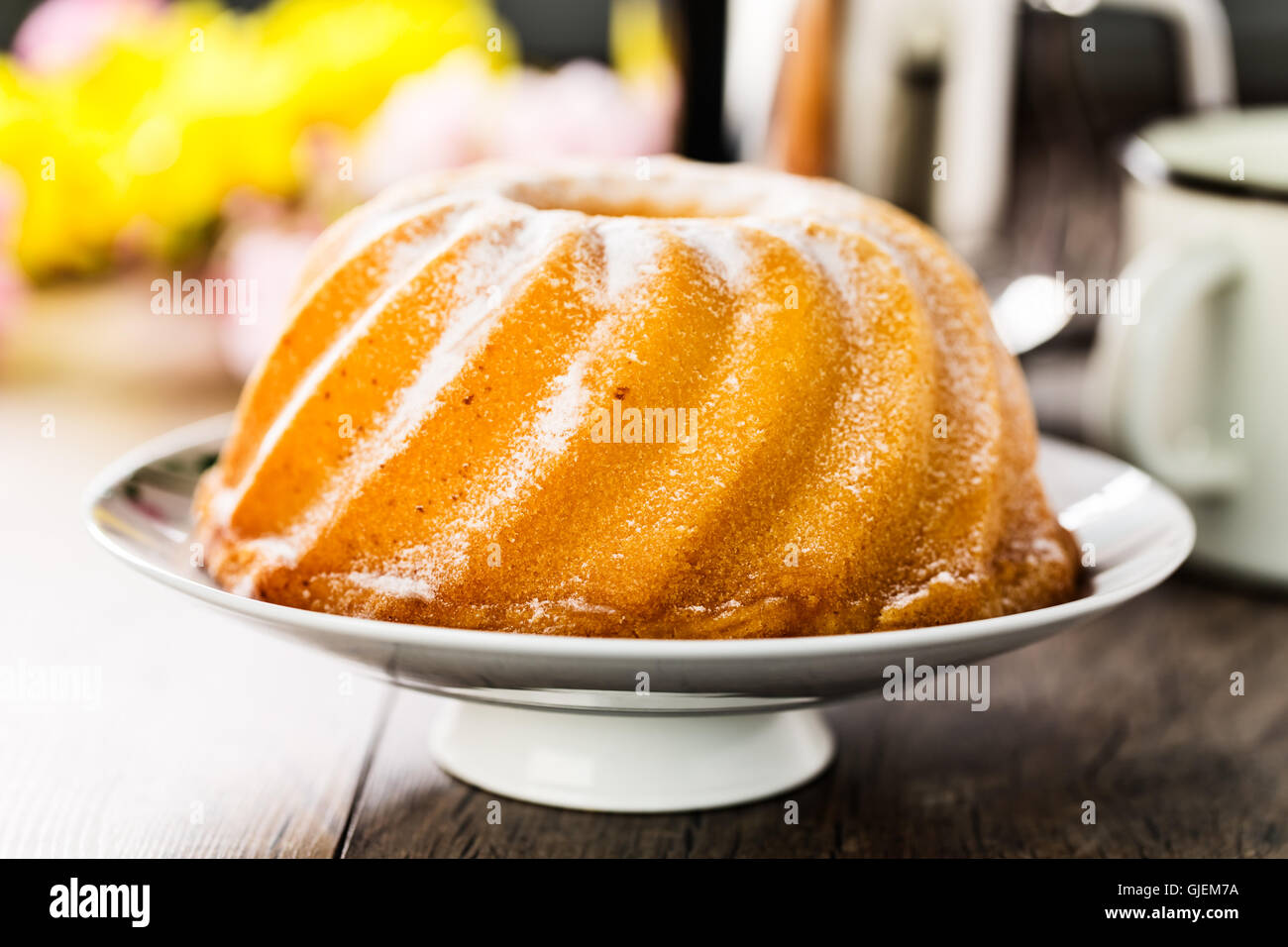 homemade lemon bundt cake with icing sugar Stock Photo - Alamy