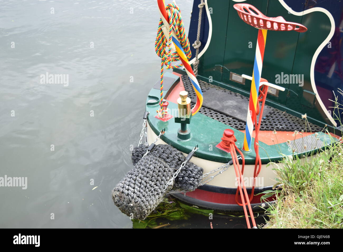 Red narrowboat front view hi-res stock photography and images - Alamy