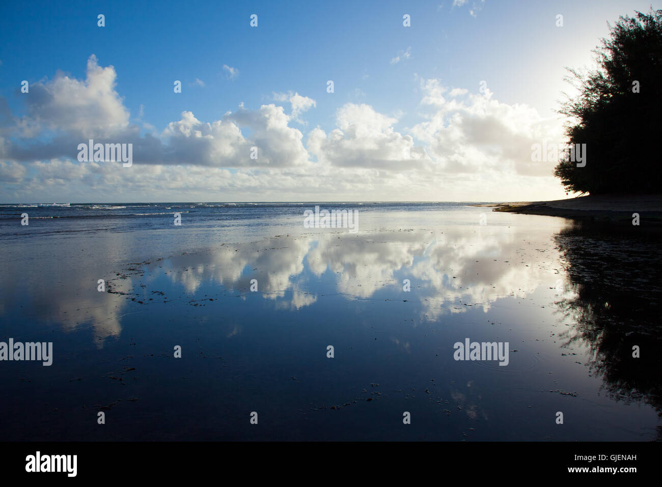 Ke'e Beach at dawn on the north shore of Kauai, Hawaii Stock Photo - Alamy
