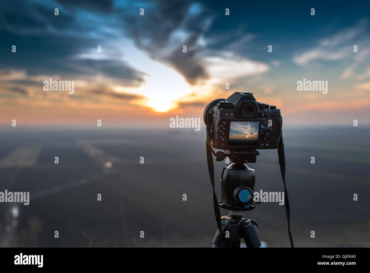 Camera on tripod landscape hi-res stock photography and images - Alamy