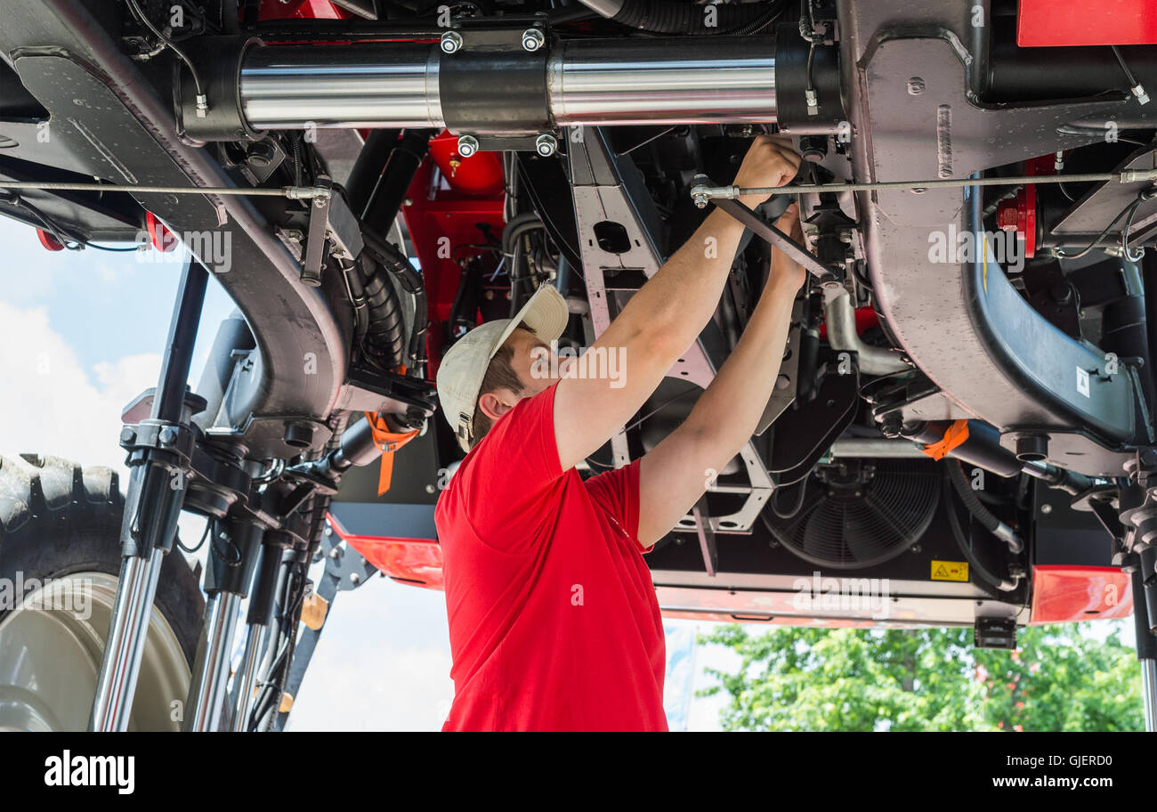 Auto mechanic hi-res stock photography and images - Alamy