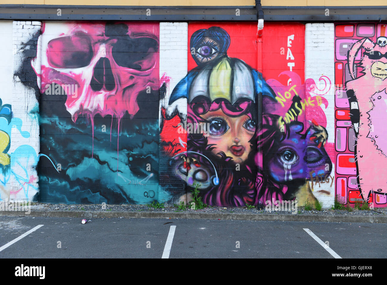 Belfast street art hi-res stock photography and images - Alamy