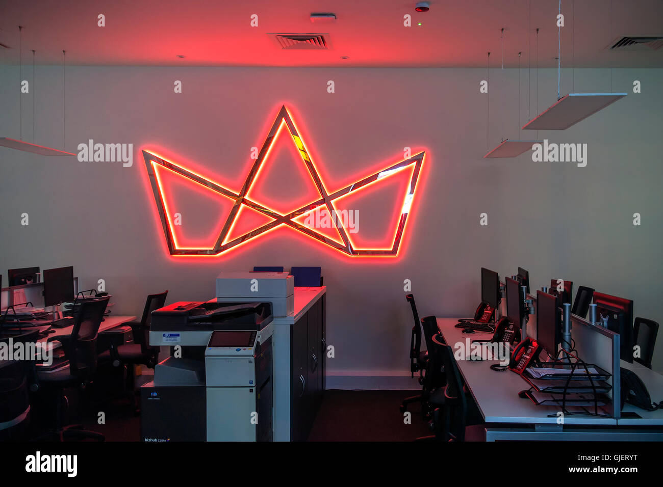 Empty office night hi-res stock photography and images - Alamy