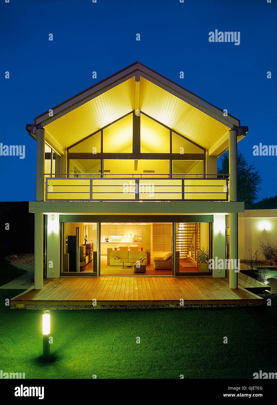 Family homes hi-res stock photography and images - Alamy