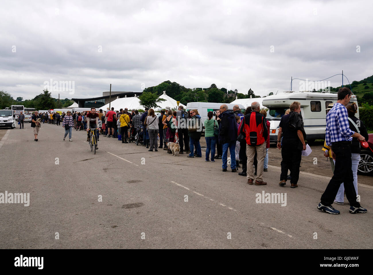 Crowds people queuing hi-res stock photography and images - Alamy