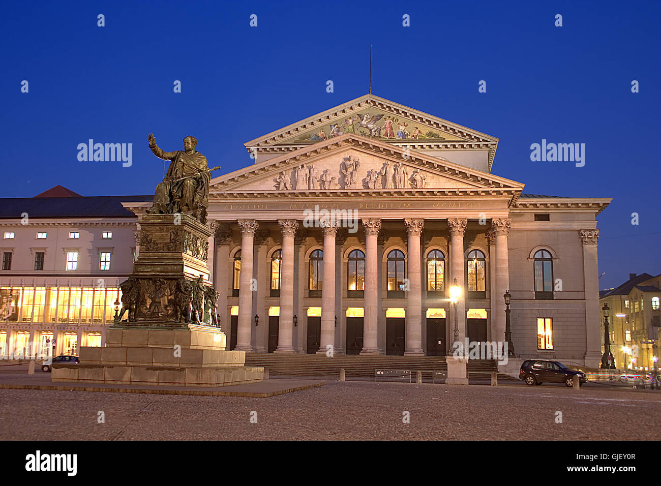Munchen opera house hi-res stock photography and images - Alamy