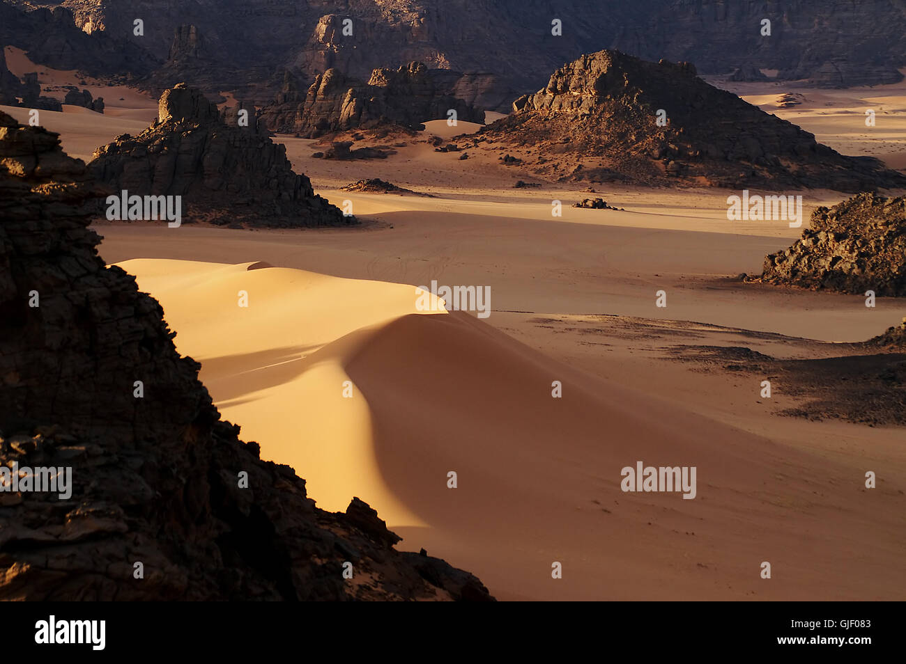 in akakus mountains Stock Photo - Alamy