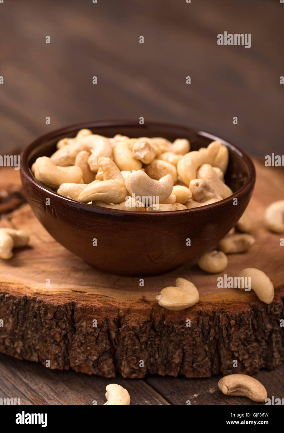 Bowl of cashew Stock Photo - Alamy