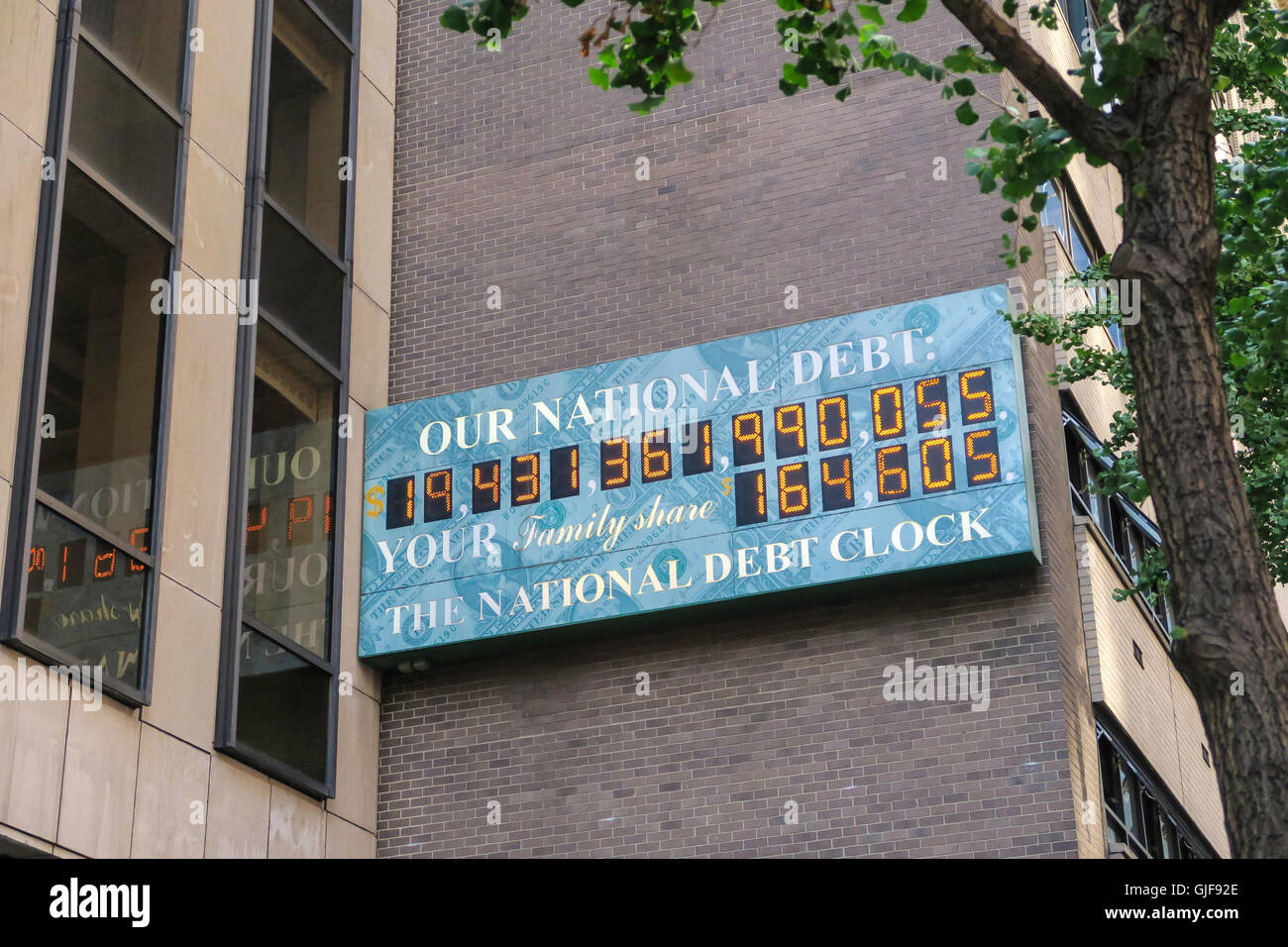 Debt clock new york hi-res stock photography and images - Alamy