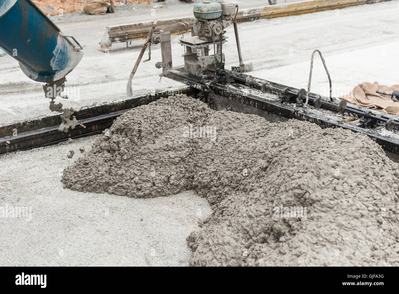 Process pouring concrete hi-res stock photography and images - Alamy