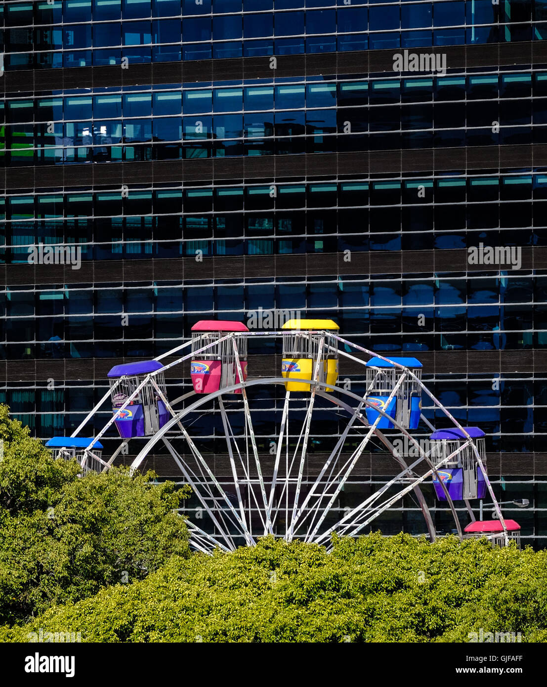 Cream ferris wheel hi-res stock photography and images - Alamy