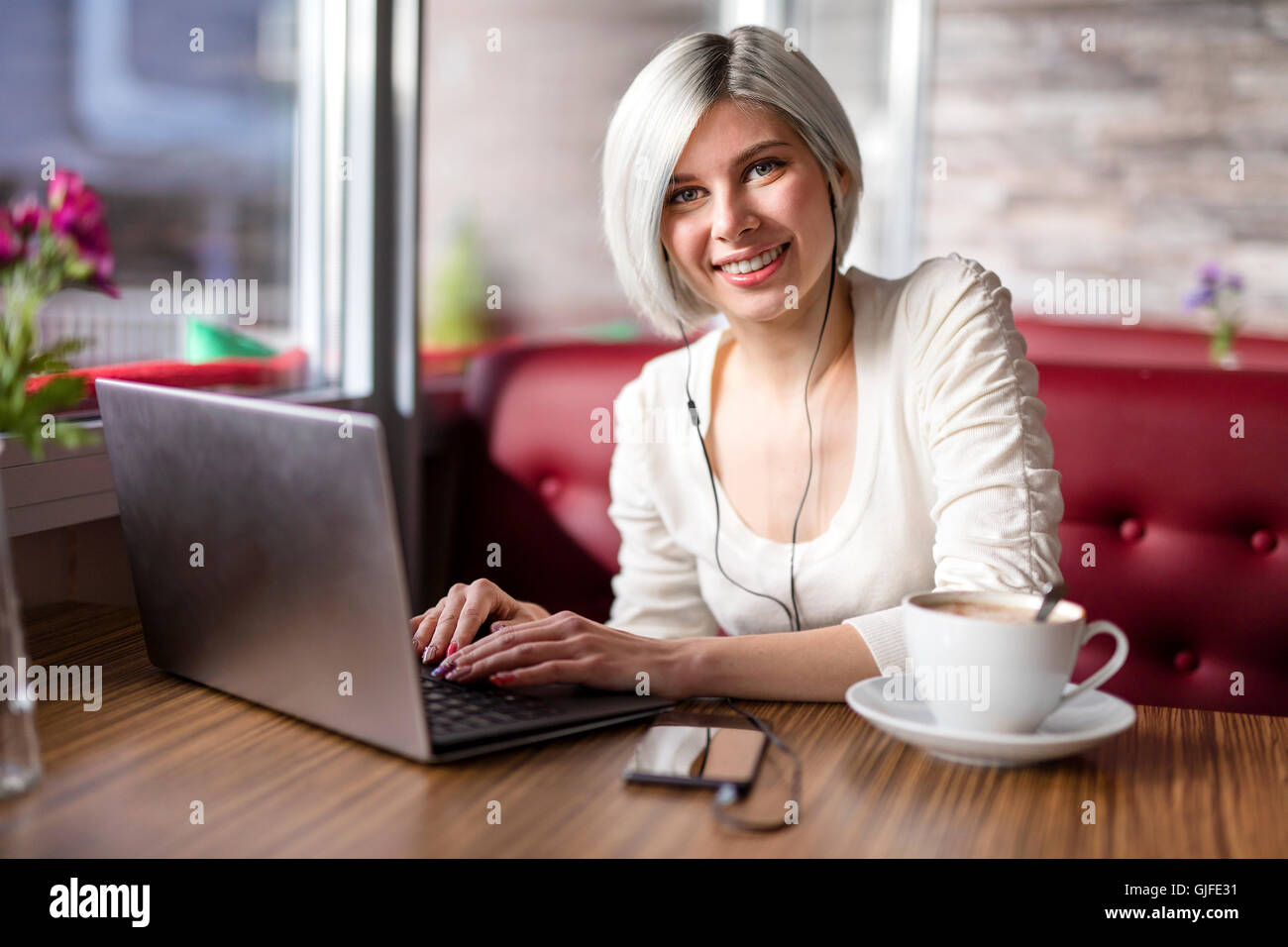 Working computer hi-res stock photography and images - Alamy