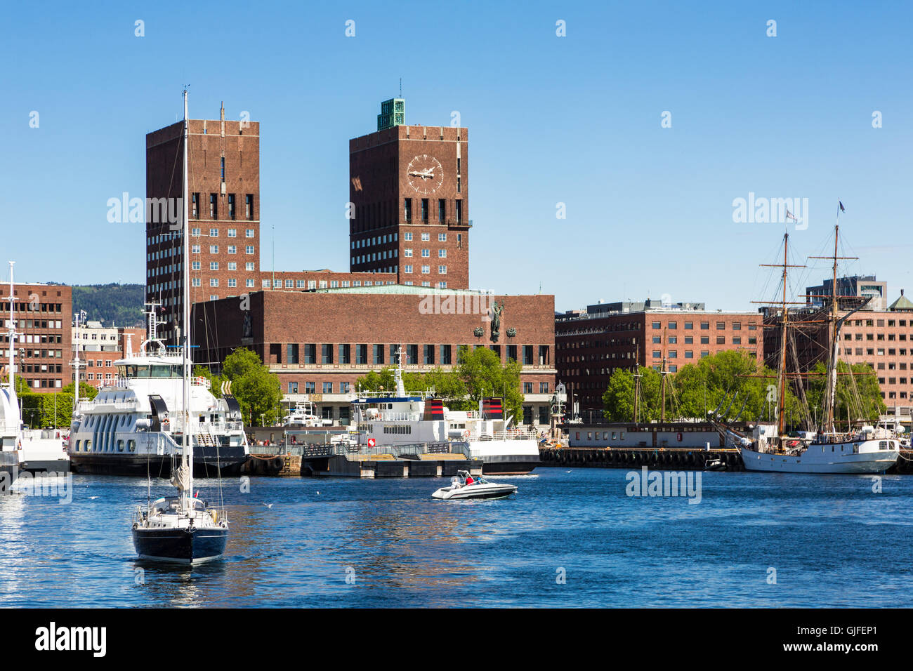A sail boat sails from the marina in the Oslo fjord in front of the ...