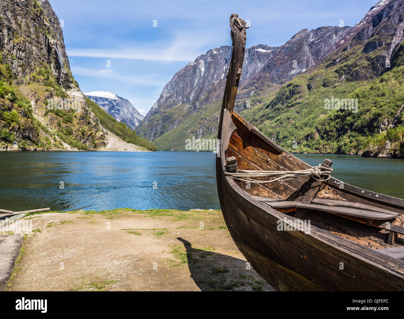 Viking drakkar hi-res stock photography and images - Alamy