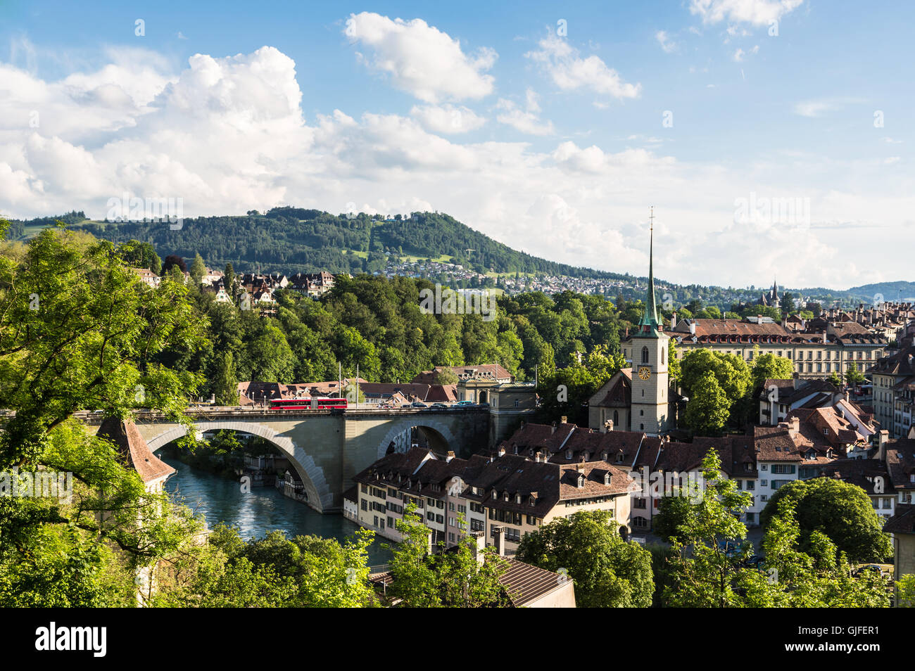 A city view of the old town of Berne, along the Aar river ...