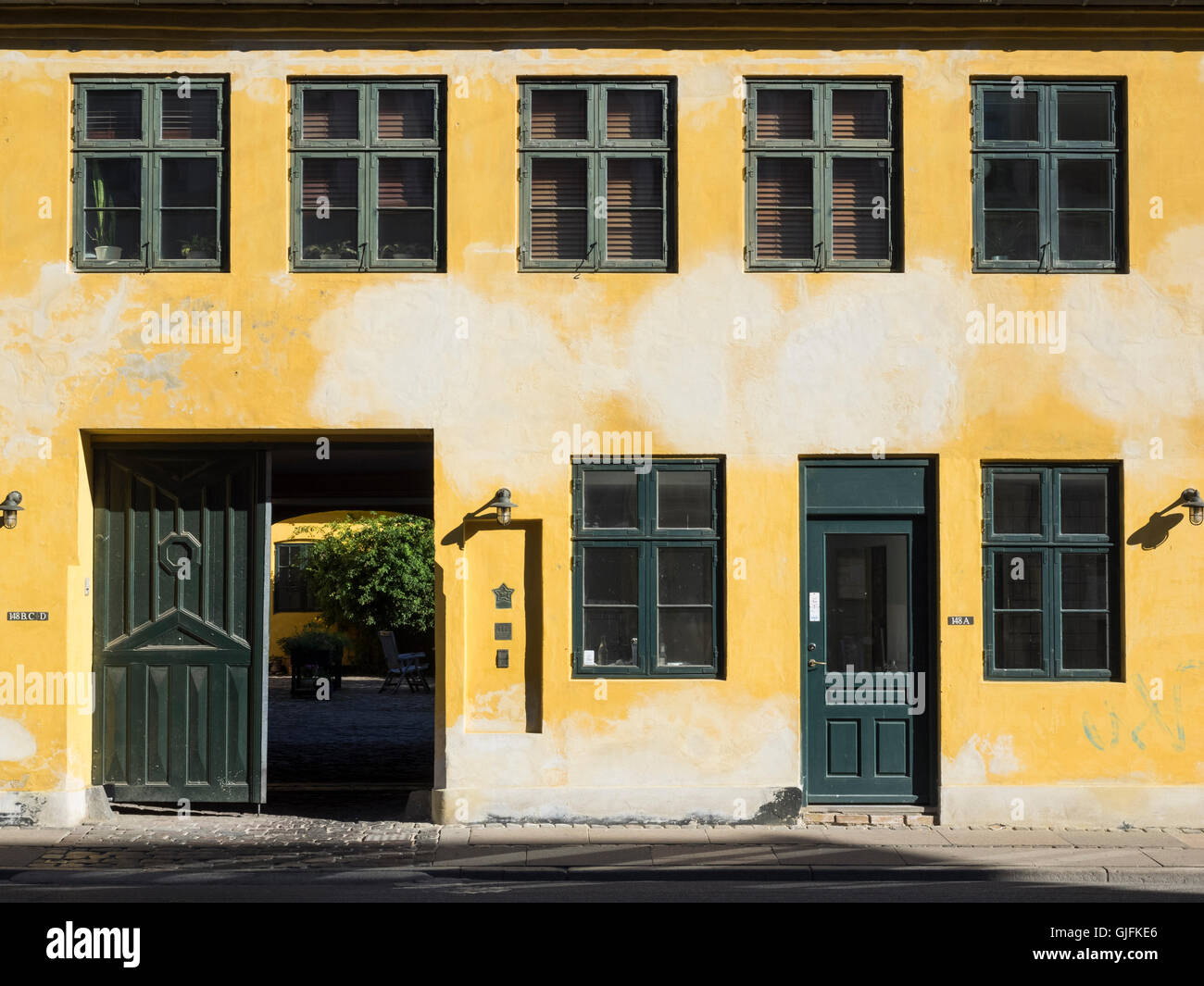Time worn building hi-res stock photography and images - Alamy