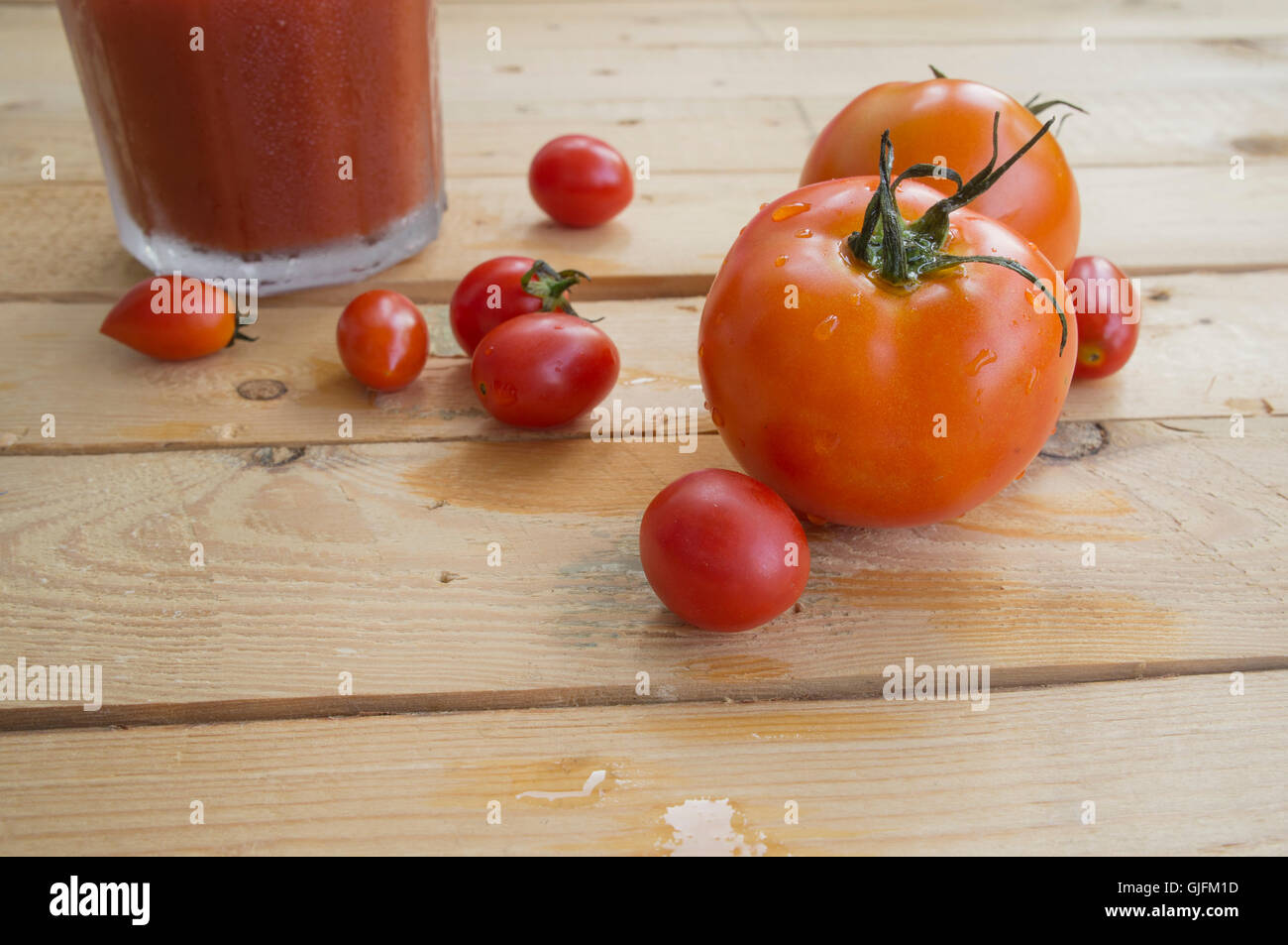 Big juicy tomatoes hi-res stock photography and images - Alamy