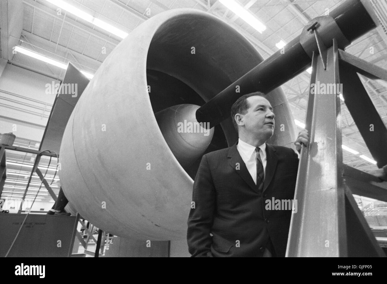 Space shuttle challenger Black and White Stock Photos & Images - Alamy