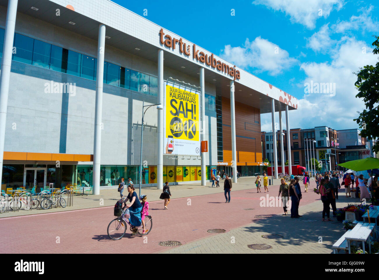 Küüni,pedestrian street, with Tartu kaubamaja shopping centre, Tartu ...