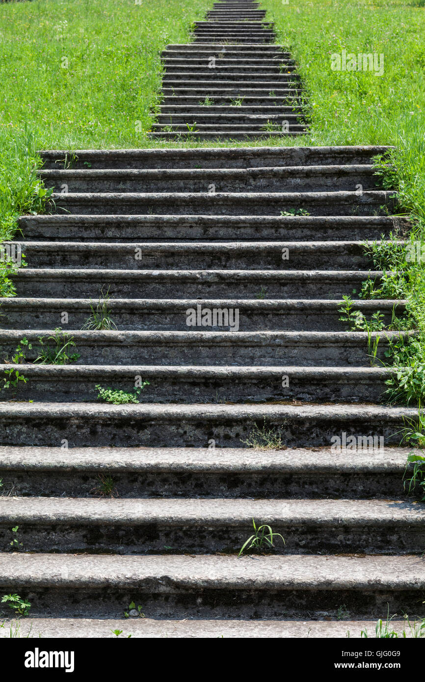 Old outdoor steps hi-res stock photography and images - Alamy