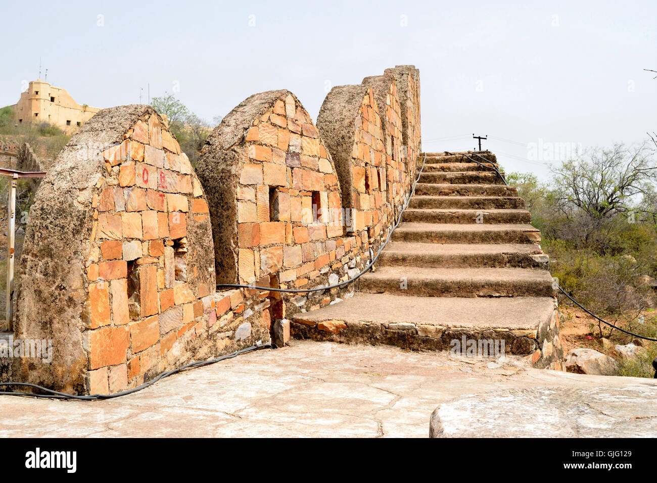 Parapet wall hi-res stock photography and images - Alamy