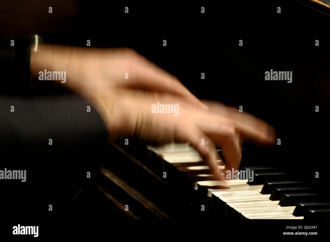 The piano player hi-res stock photography and images - Alamy