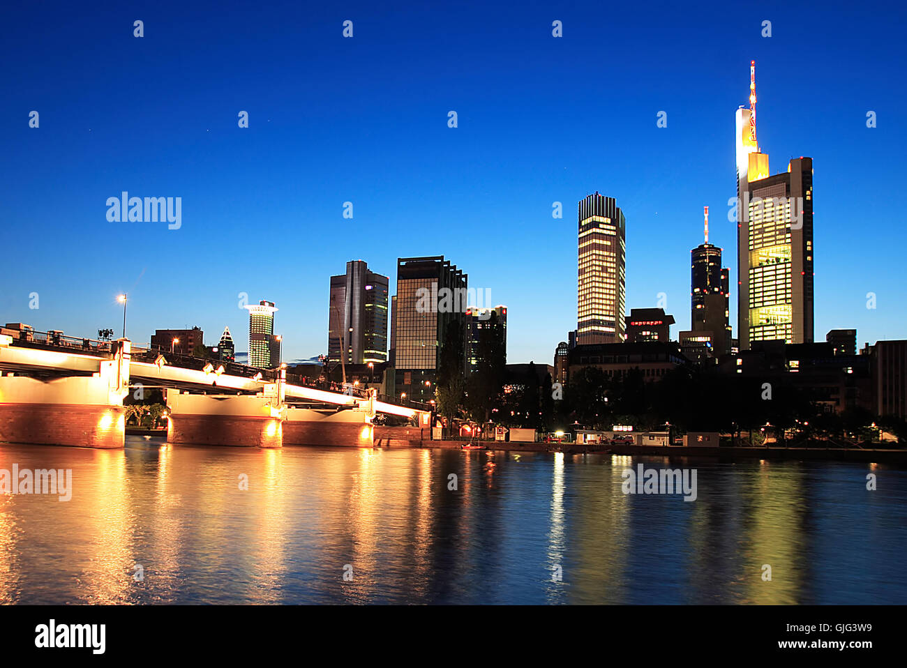 metropolis bridge night photograph Stock Photo - Alamy