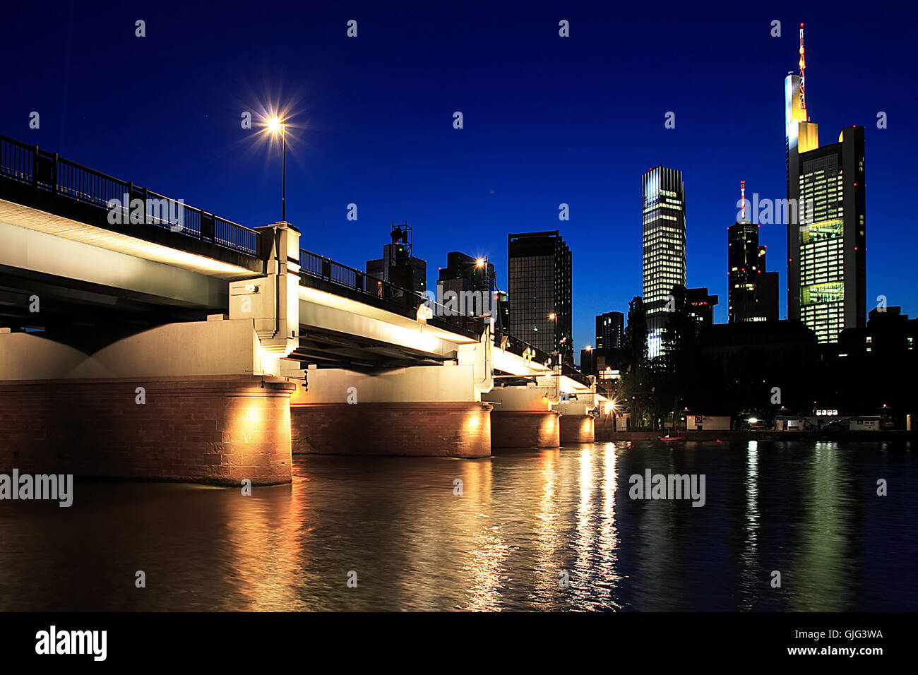 metropolis bridge night photograph Stock Photo - Alamy
