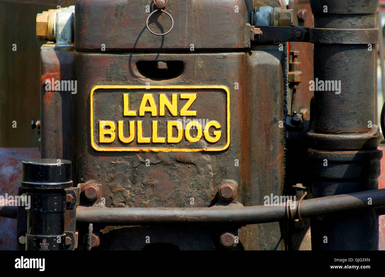 Alter traktor hi-res stock photography and images - Alamy