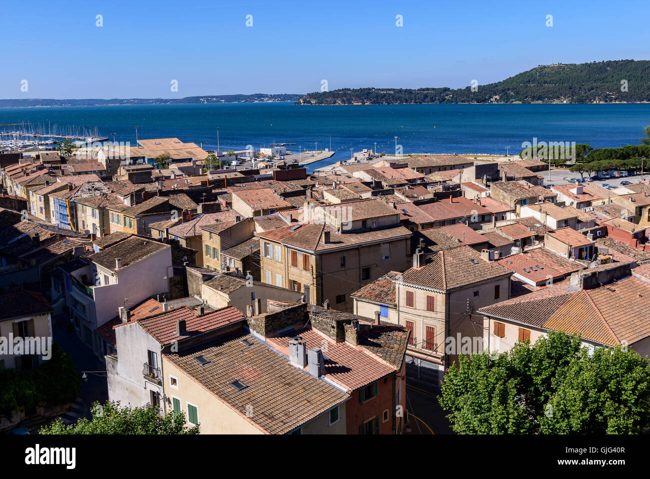 Saint-Chamas, village de Provence Bdr France 13 Stock Photo - Alamy