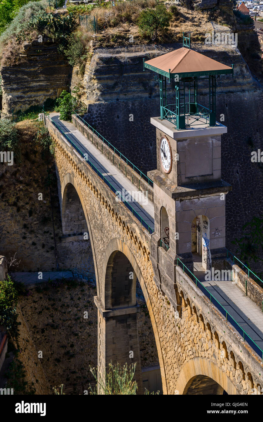 Saint-Chamas, village de Provence Bdr France 13 Stock Photo - Alamy