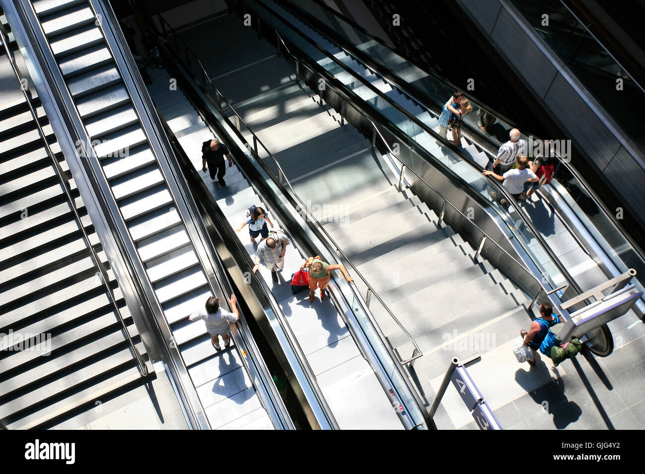 escalator stairs humans Stock Photo - Alamy