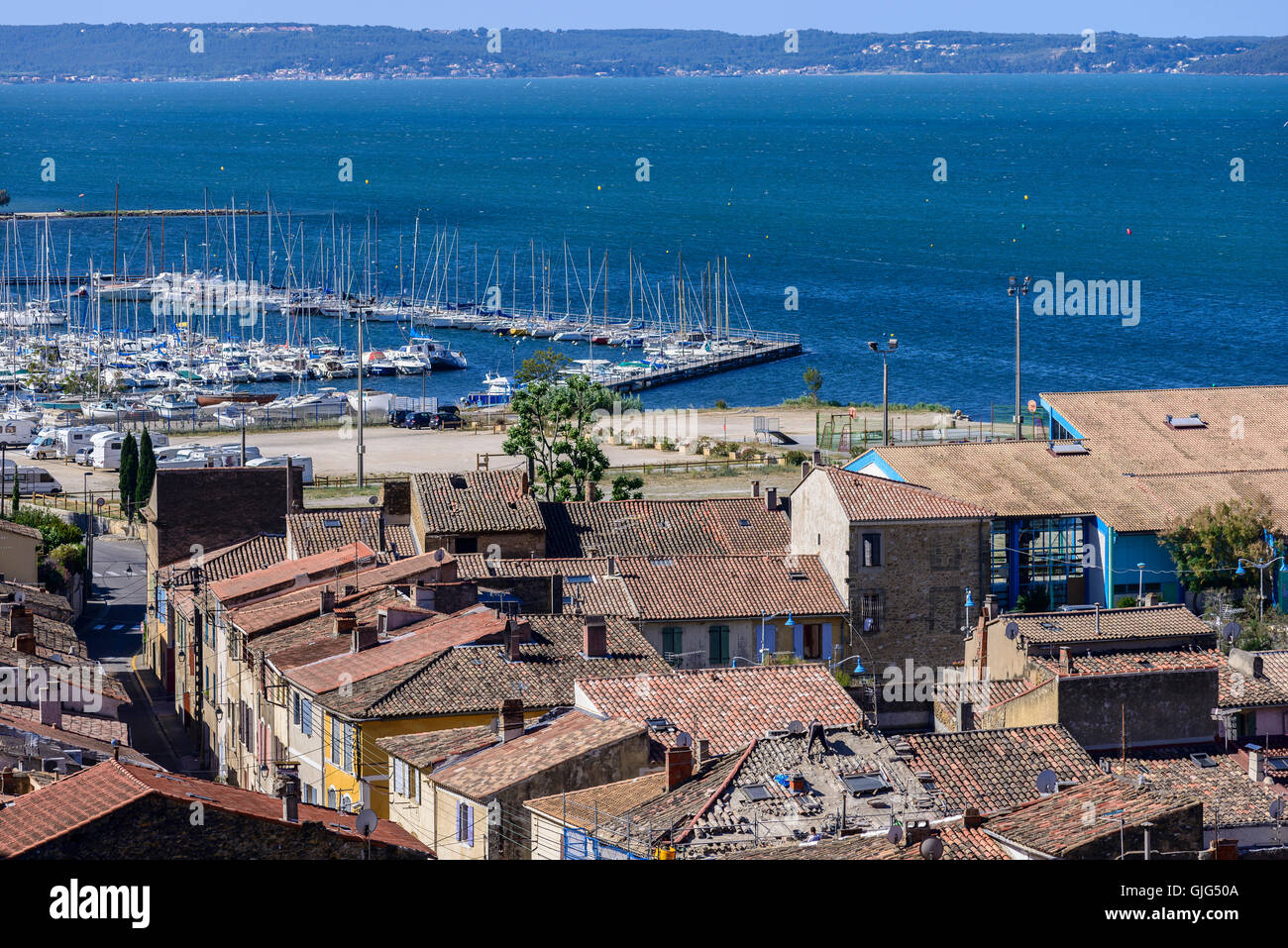 Saint-Chamas, village de Provence Bdr France 13 Stock Photo - Alamy