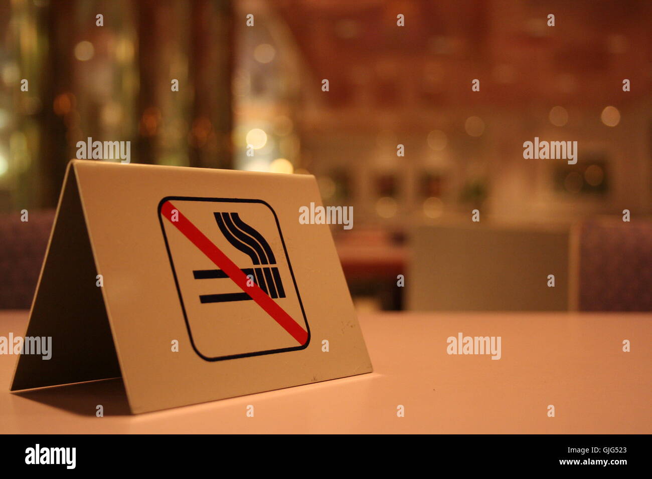 No smoking restaurant hi-res stock photography and images - Alamy