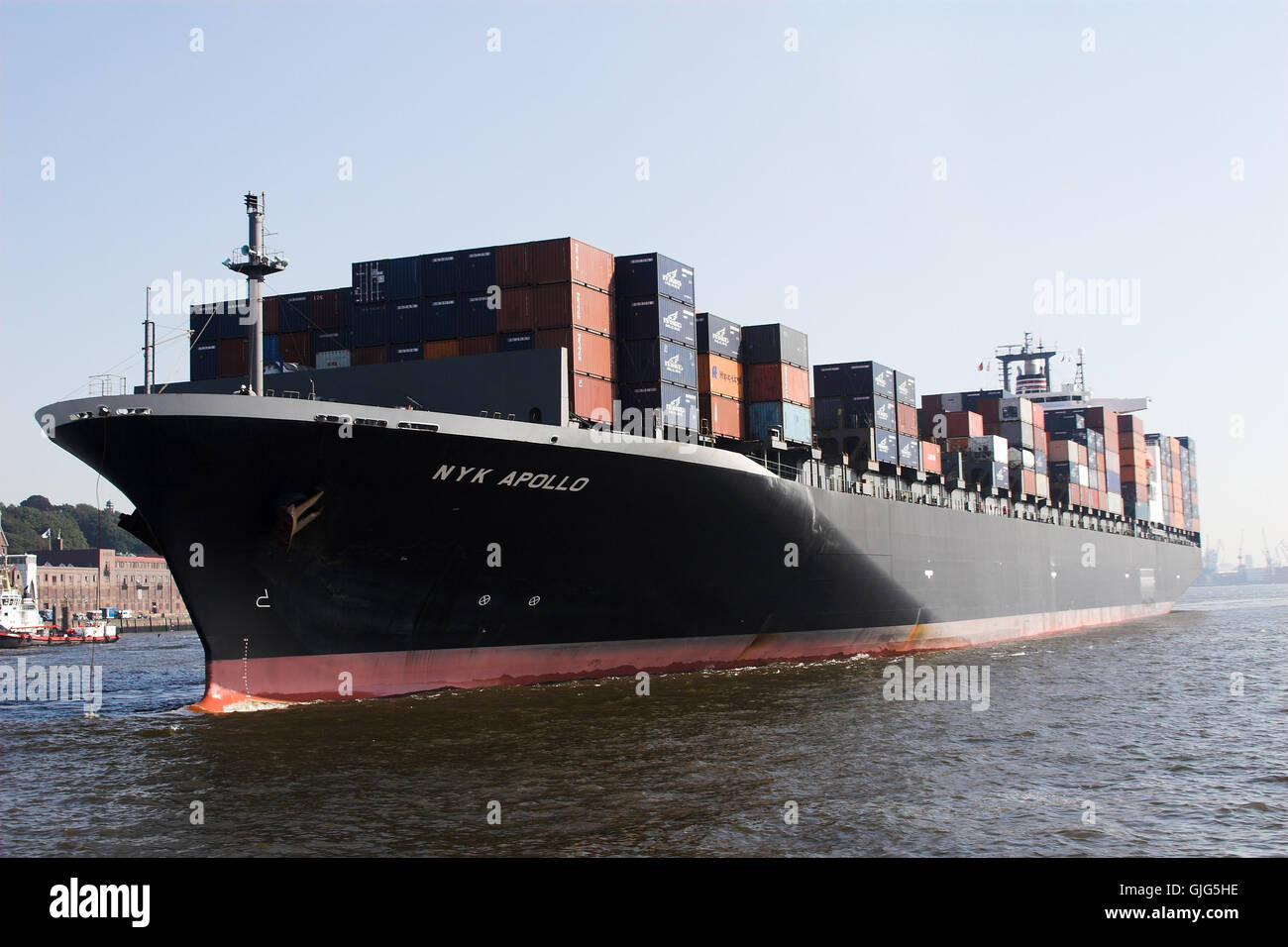 Giant containers hi-res stock photography and images - Alamy
