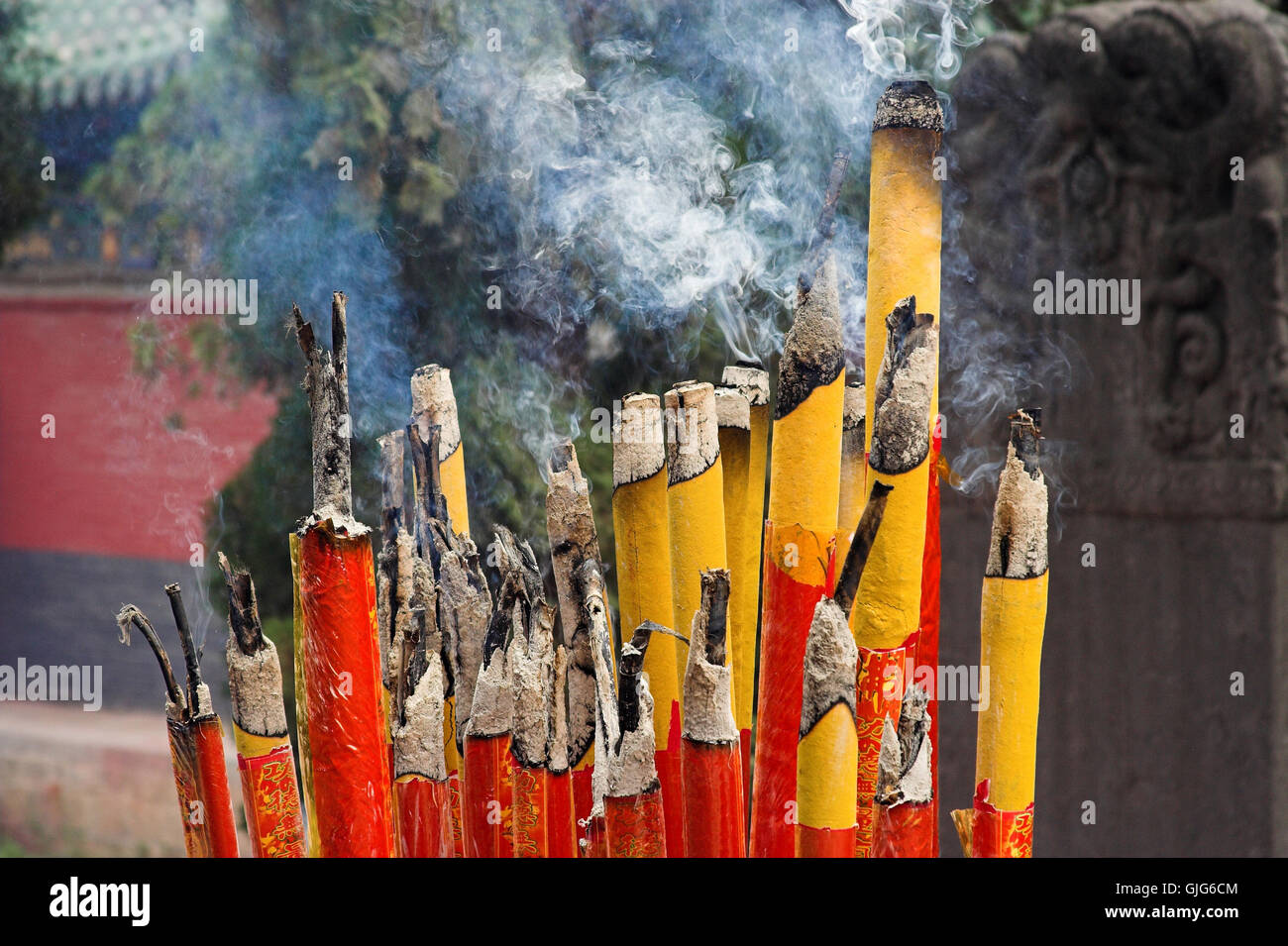 Japan china smoke hi-res stock photography and images - Alamy
