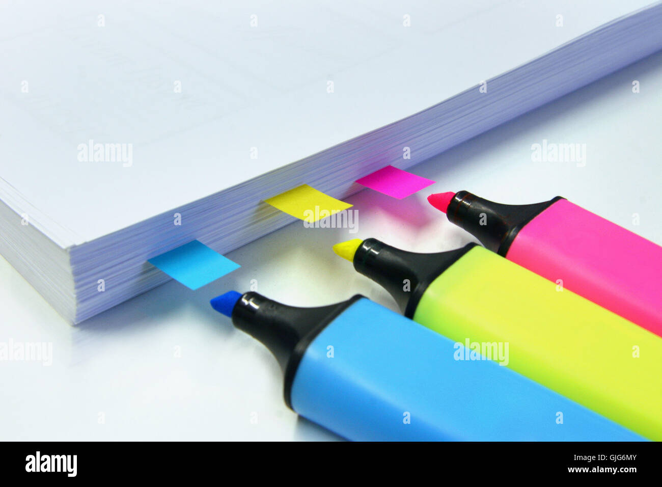 Magenta sheets hi-res stock photography and images - Alamy