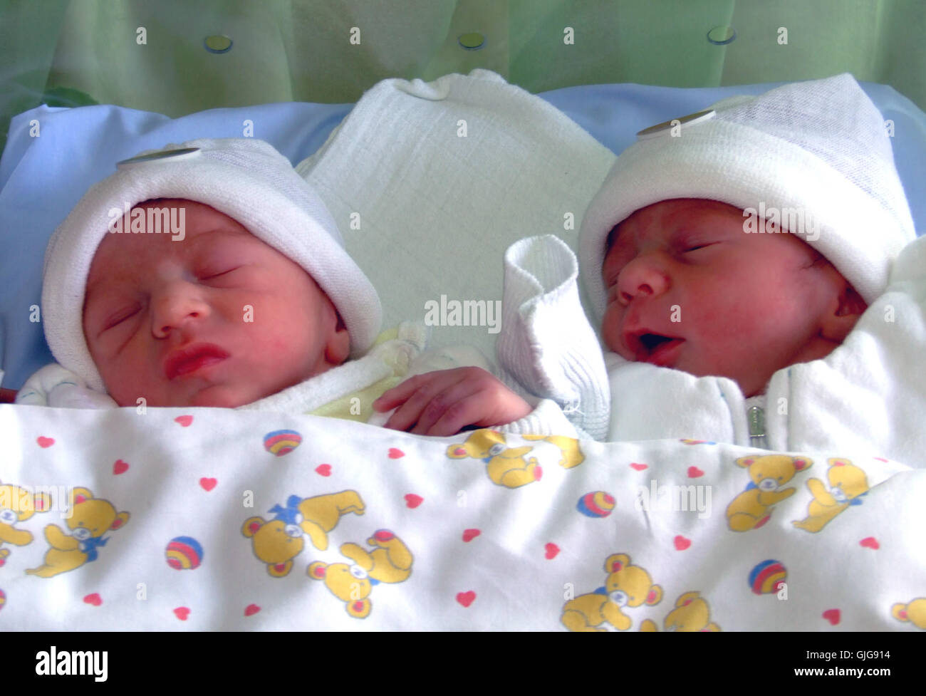 Twin brothers crying hi-res stock photography and images - Alamy