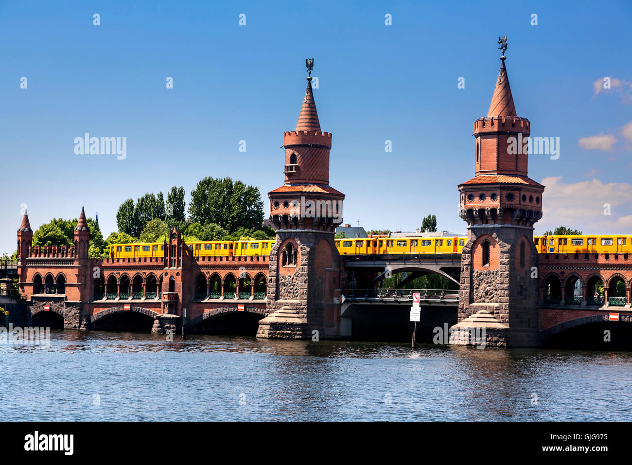 Oberbaum bridge over spree hi-res stock photography and images - Alamy
