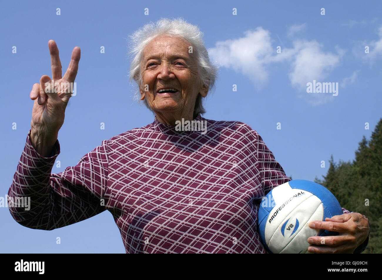 Peace hand signal hi-res stock photography and images - Alamy