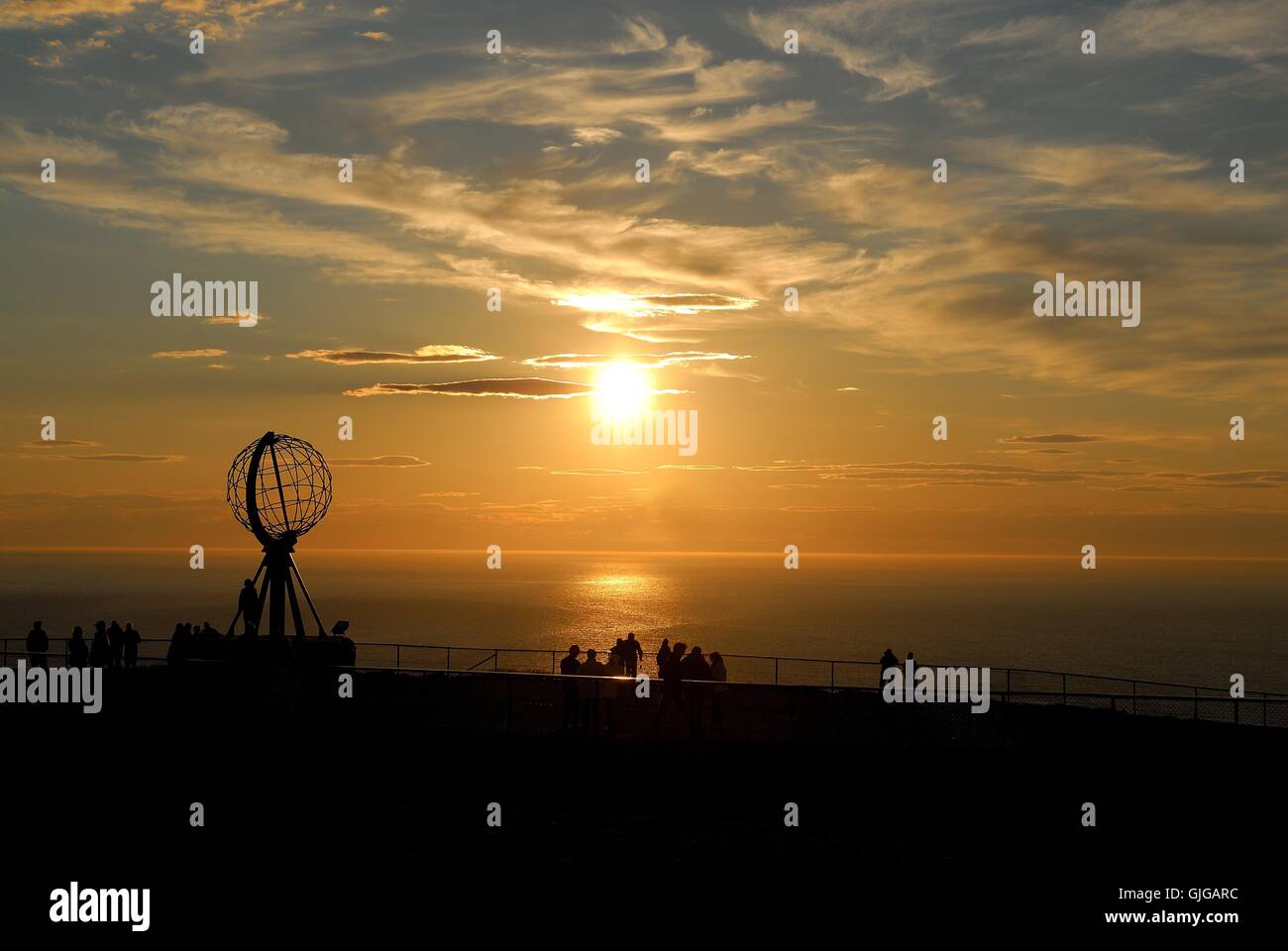 Midnight sun vacations hi-res stock photography and images - Alamy