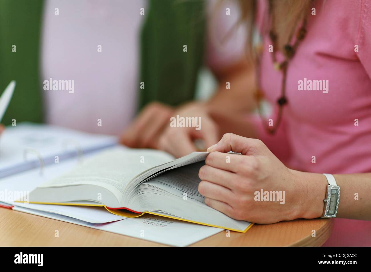Woman study learn file hi-res stock photography and images - Alamy