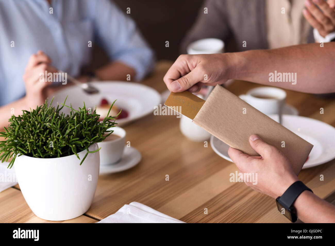 Having lunch as a team hi-res stock photography and images - Alamy