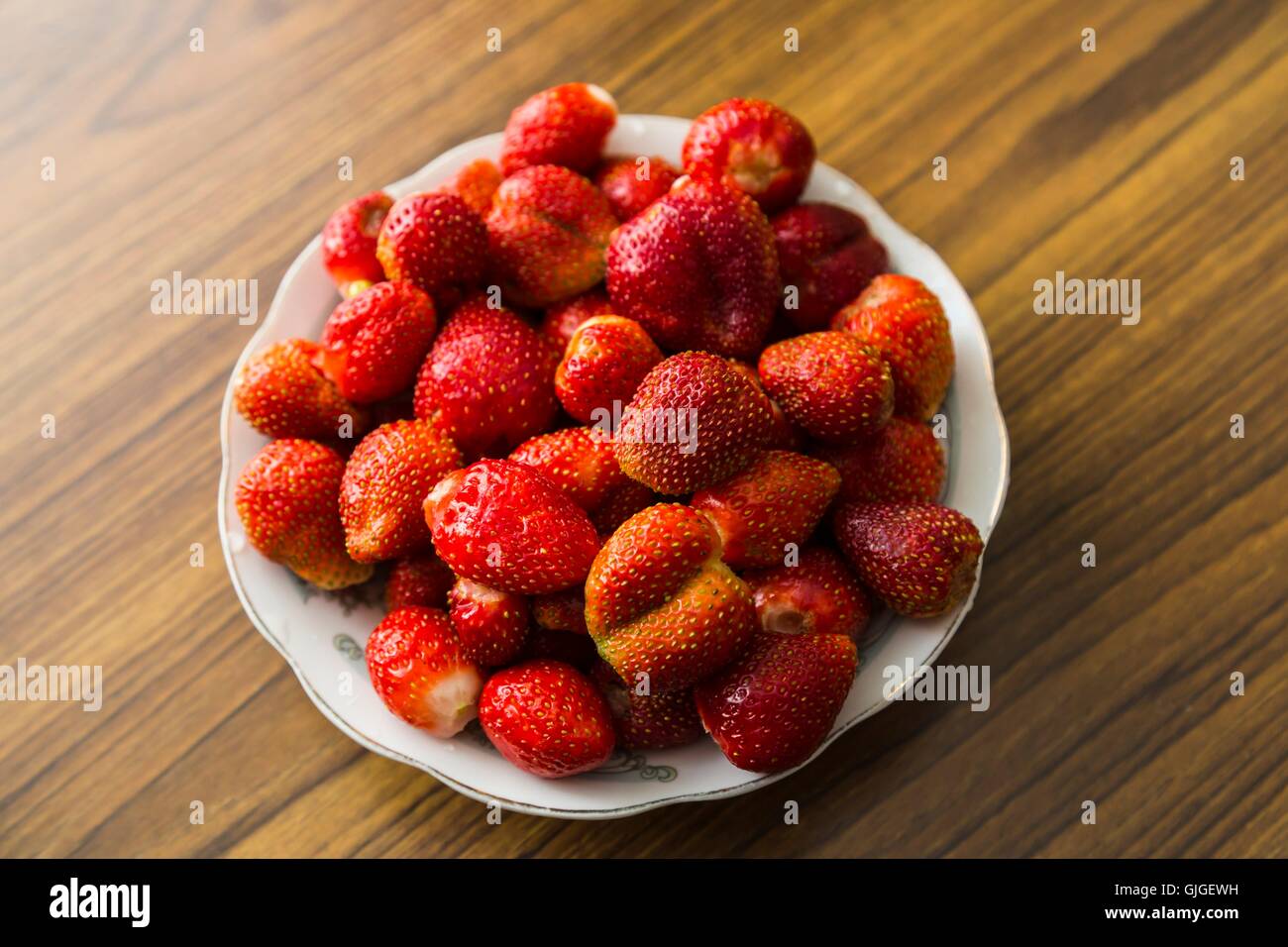 Bowl of strawberries top view Stock Photo - Alamy