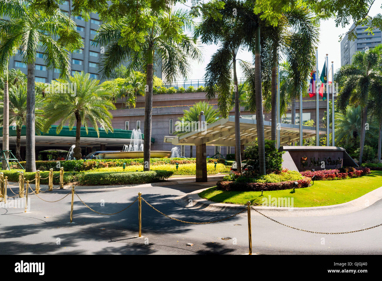 Gardens and Entrance Makati Shangri-La Hotel, Manila, The Philippines ...