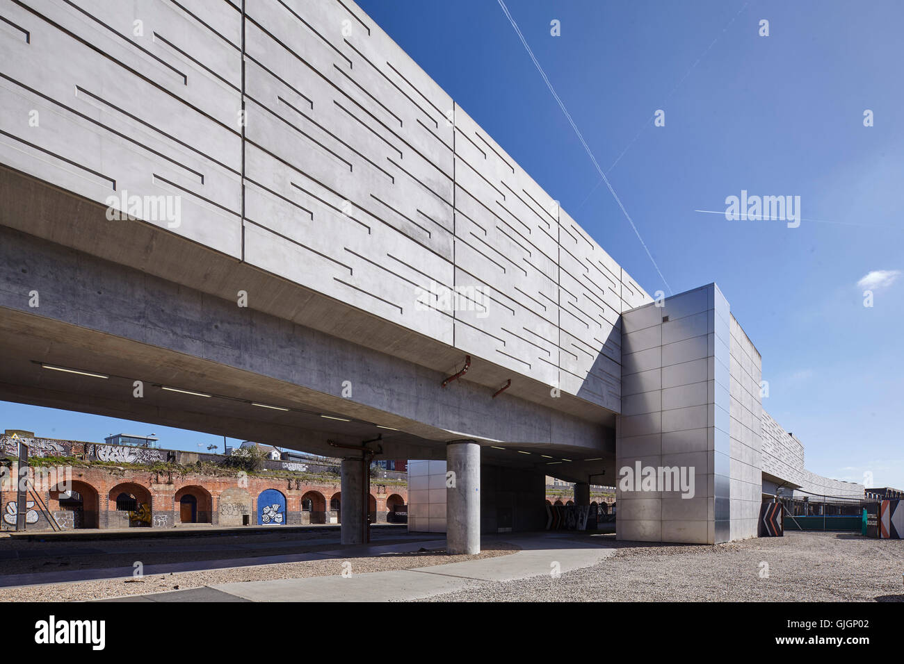 Shoreditch high street railway station hi-res stock photography and ...
