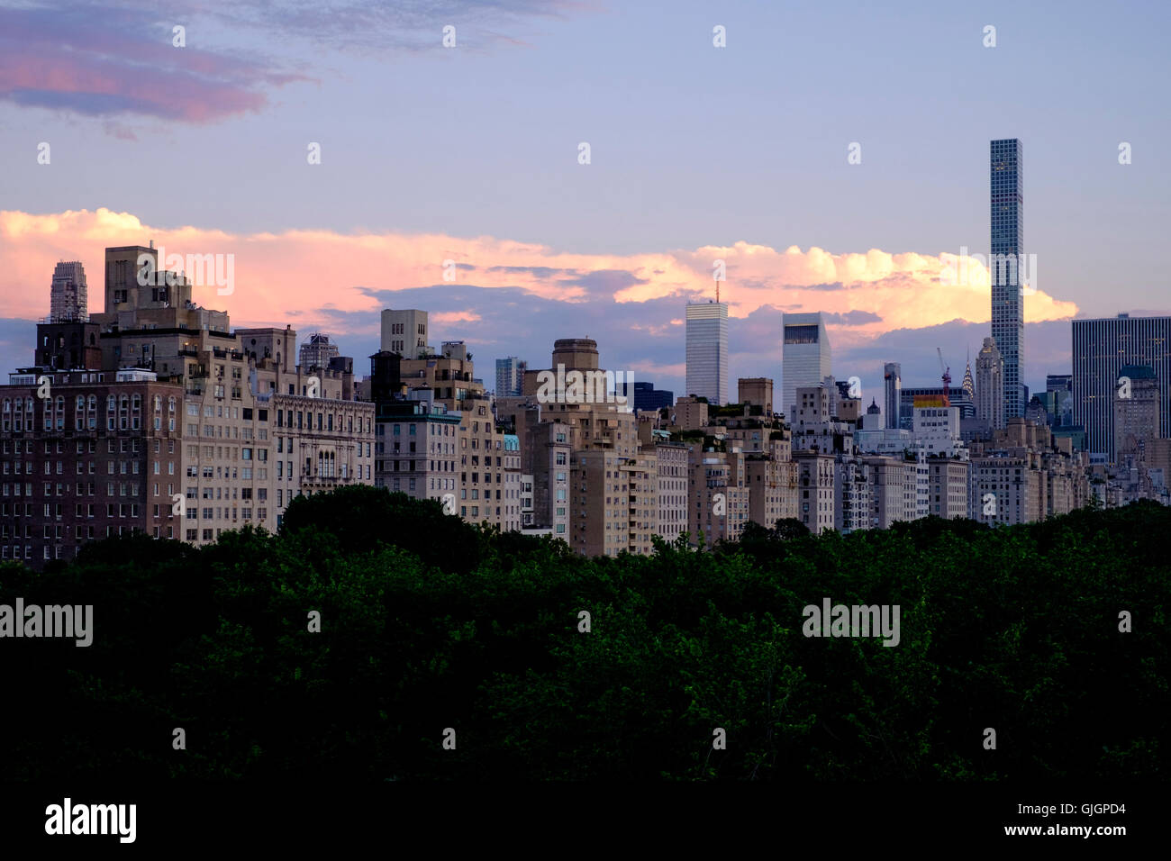 The Midtown Manhattan skyline as seen from Metropolitan Museum of Art ...