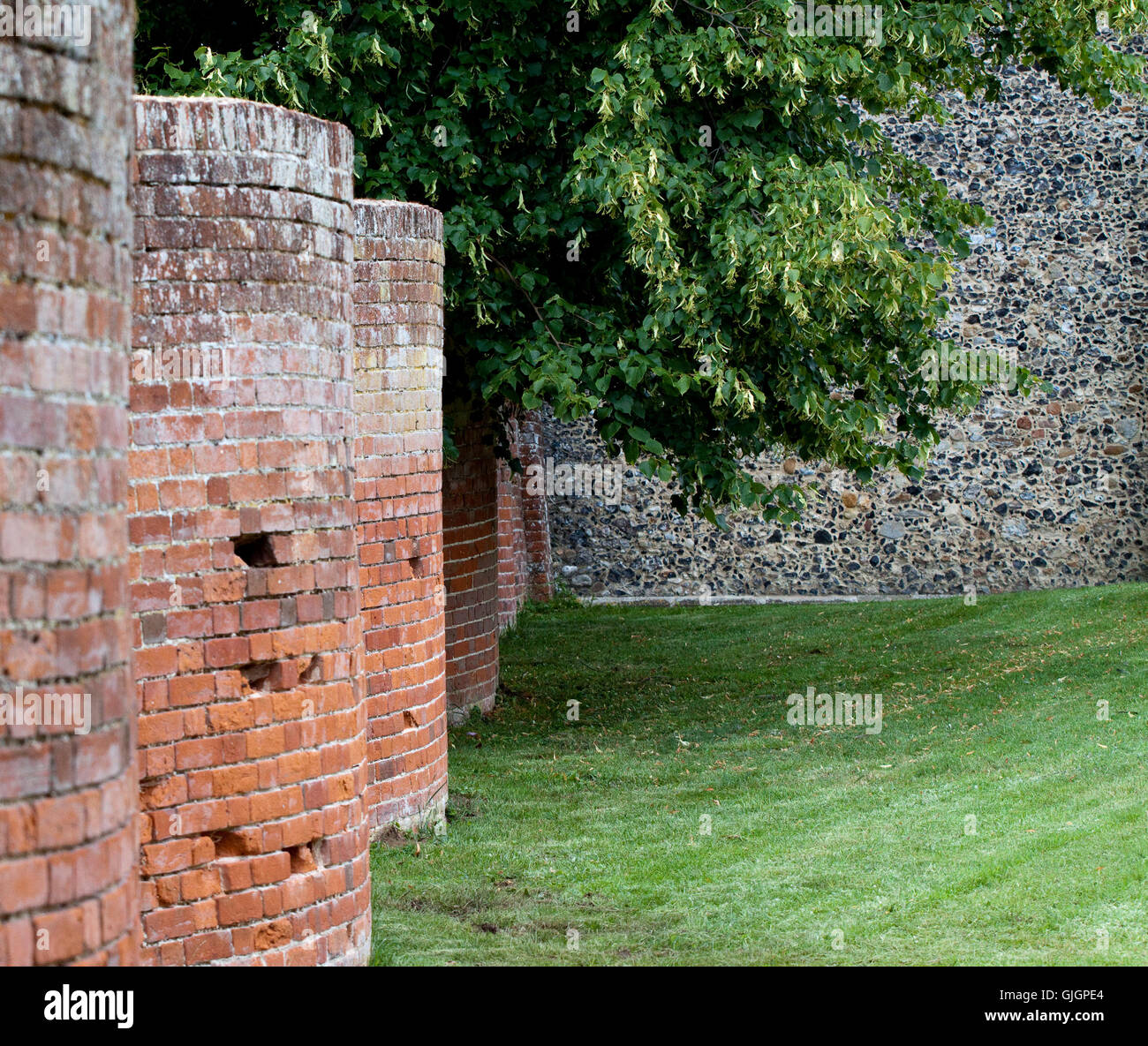 Crinkle crankle wall hi-res stock photography and images - Alamy